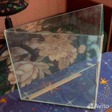 Аквариум треугольный на 20 л. б/у